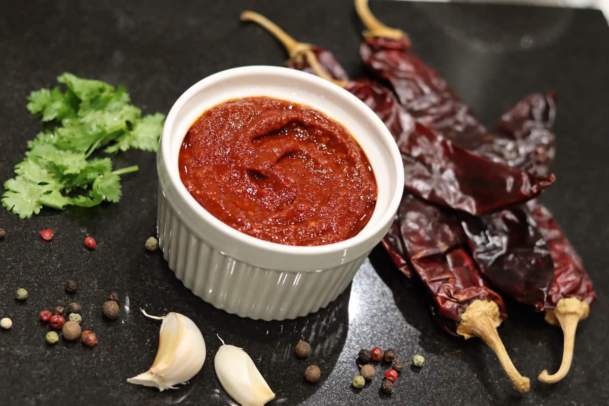 Guajillo chilli sauce • Vegetarian Globe
