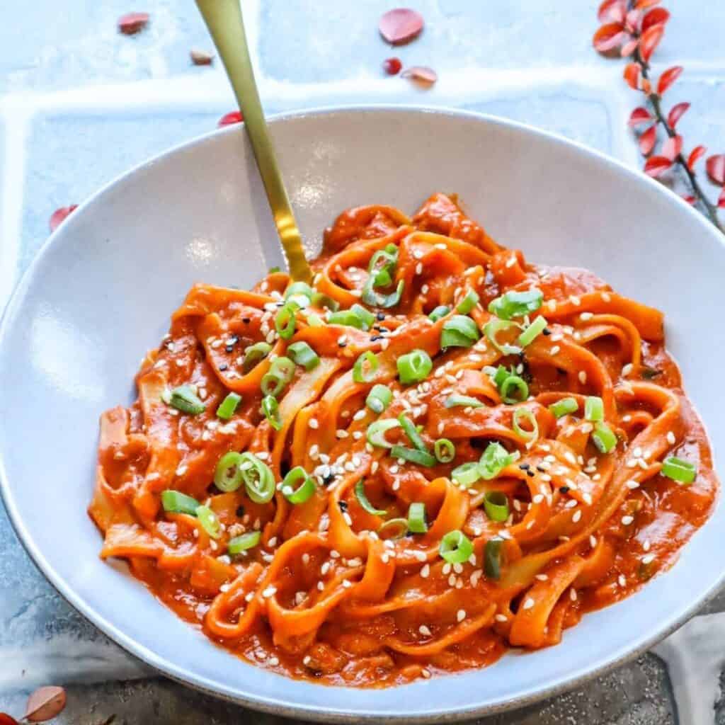 Spicy creamy Gochujang pasta in 15 minutes | Without cream
